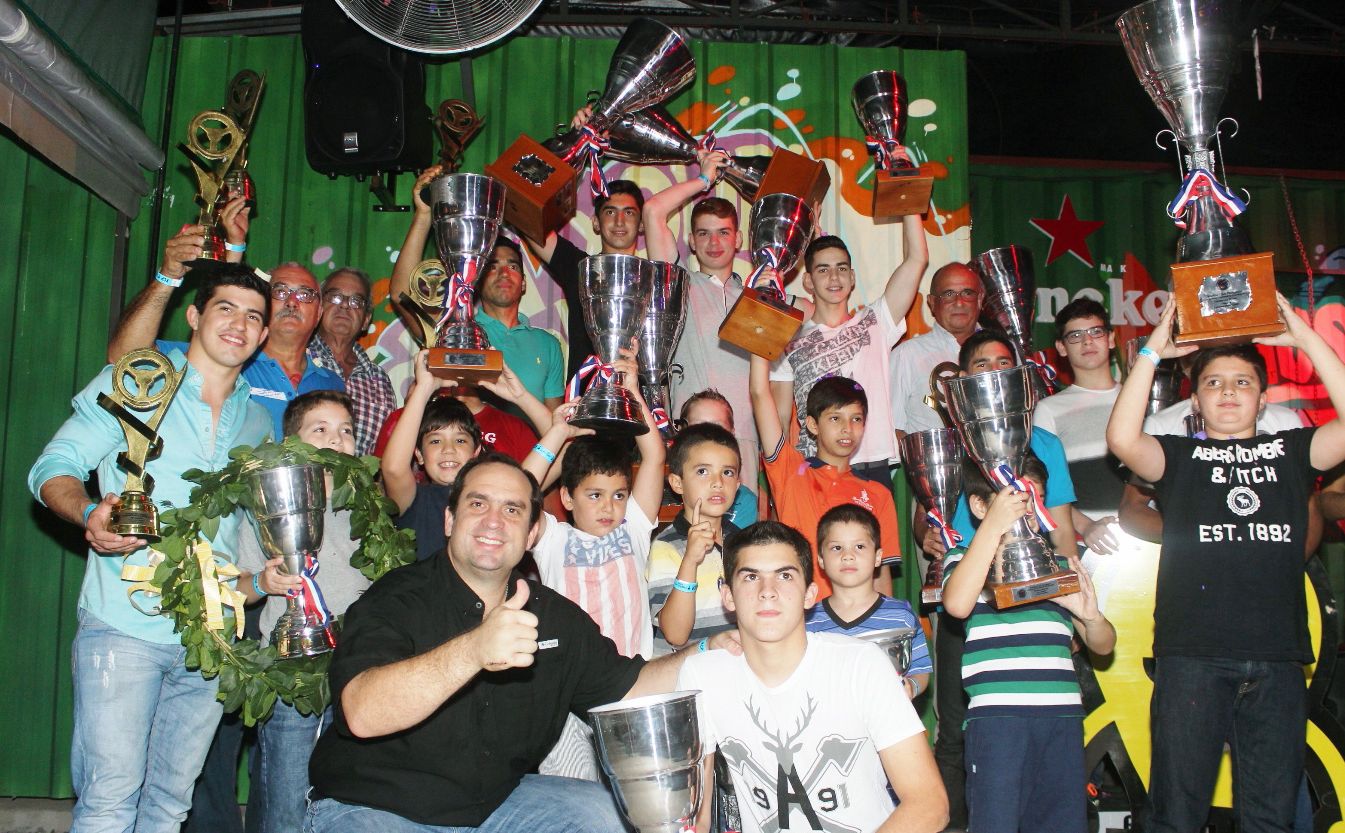Destacados del karting recibieron sus trofeos - Motor - ABC Color