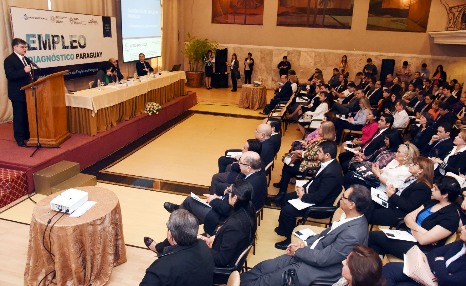 Se necesita crear 66.000 empleos por año, según estudio del Banco ...