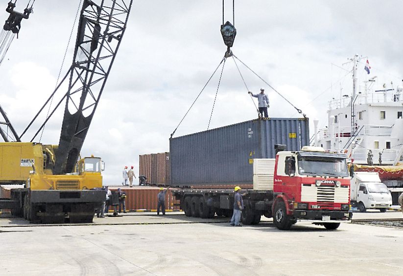 Aduanas niega persecución a firma - Economía - ABC Color