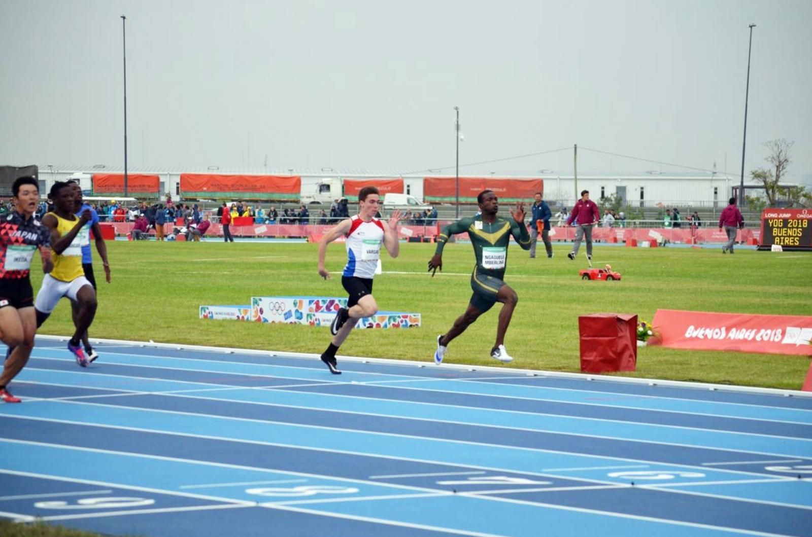Mateo Vargas corre en 100 m - Deportes - ABC Color