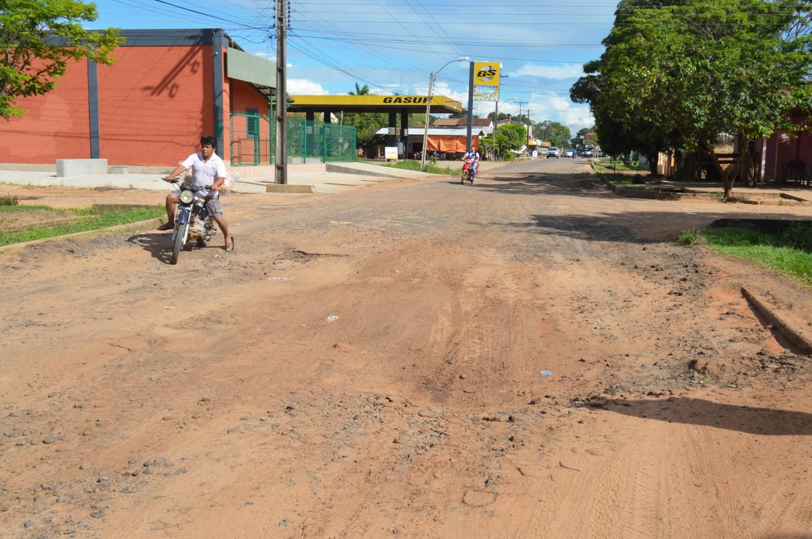 Plazas sucias y calles llenas de baches “adornan” San Pedro - Centinela ...