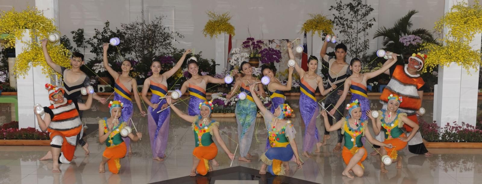 Con su espectáculo, Danzas Diábolo trae el océano al país - Artes y ...