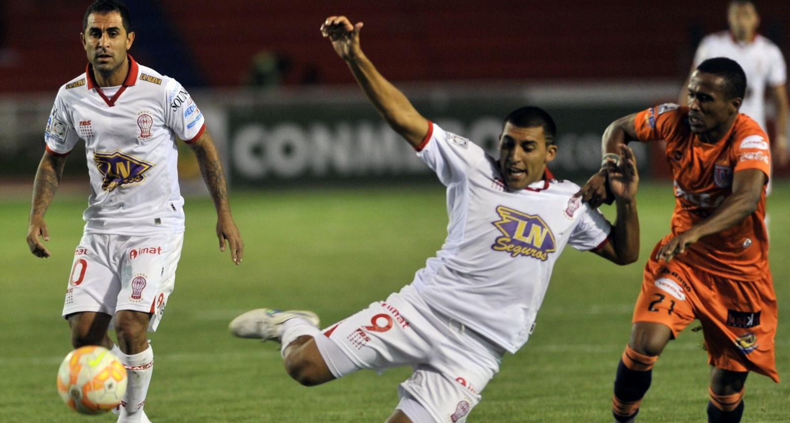 Huracán empata sin goles con Universitario - Fútbol - ABC Color