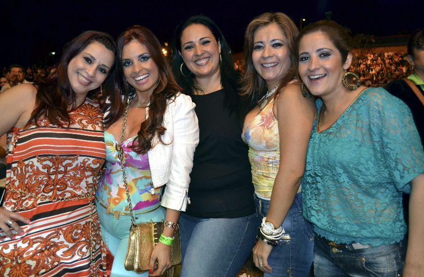 Brillo, espuma y samba en Villarrica - Sociales - ABC Color