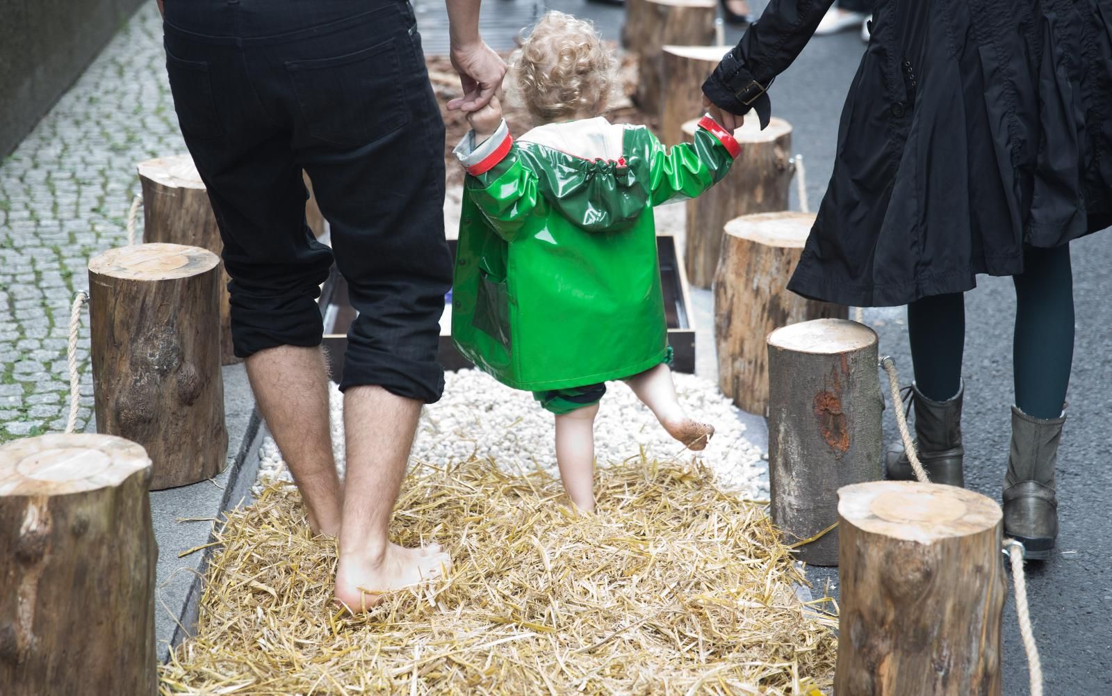 Los niños aprenden mejor a caminar descalzos - Estilo de vida - ABC Color