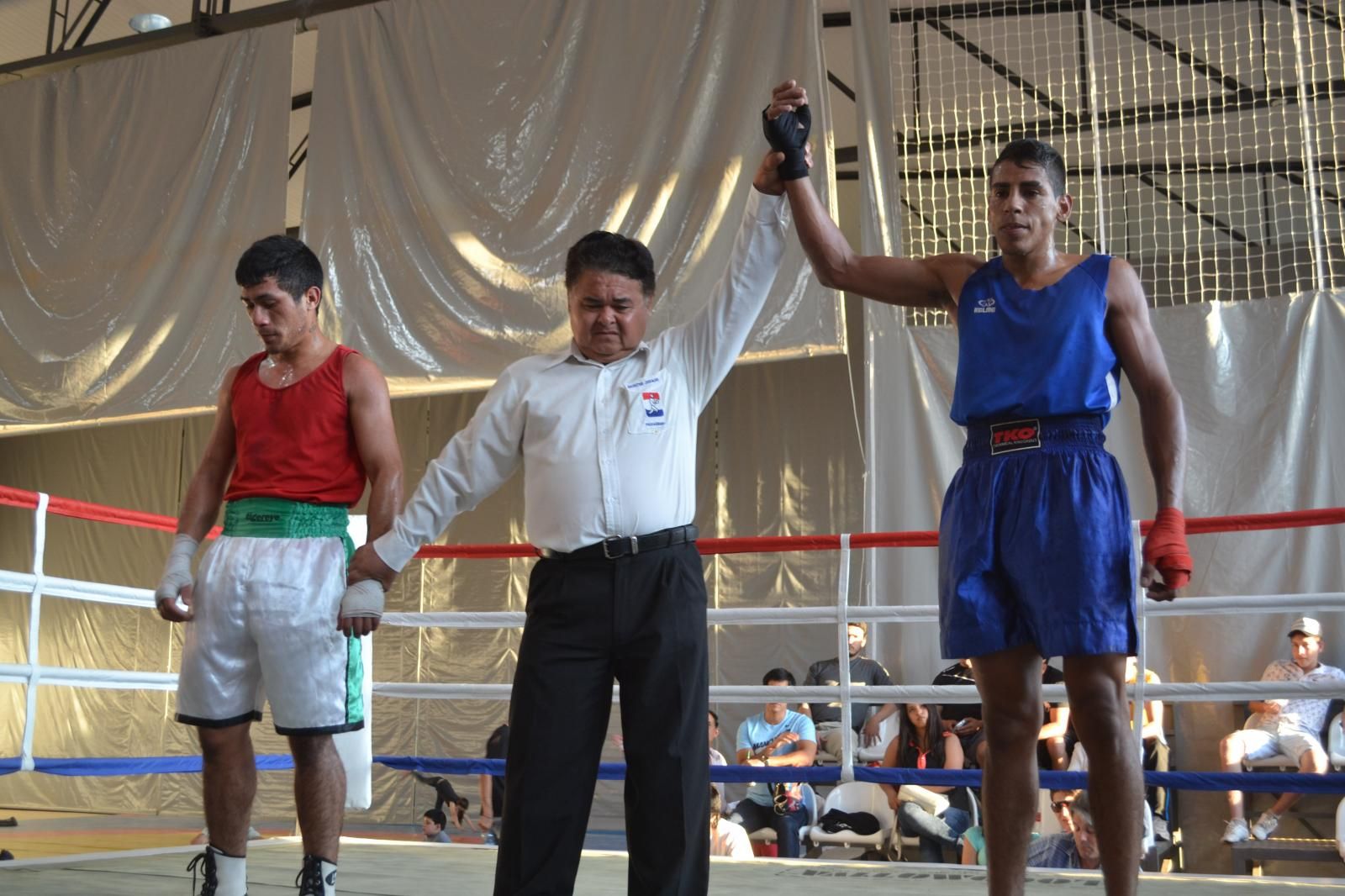 Triunfo y empate ante extranjeros en boxeo aficionado - Polideportivo ...