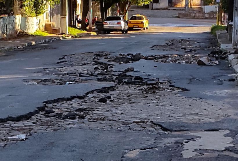 Calles carcomidas por peligrosos agujeros - Ciudadano digital - ABC Color