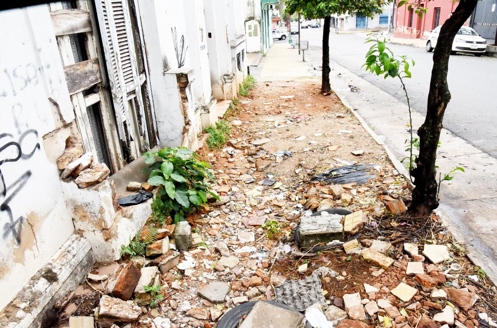 Cumpleaños con calles y veredas rotas - Locales - ABC Color