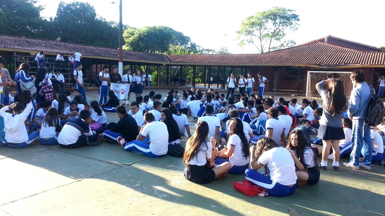 Alumnos Reclaman Al Mec Por Falta De Libros Nacionales Abc Color