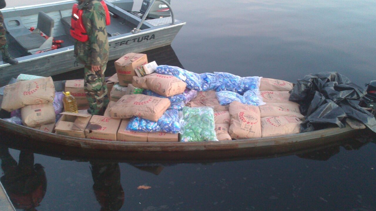 Incautan mercaderías de una canoa - Nacionales - ABC Color