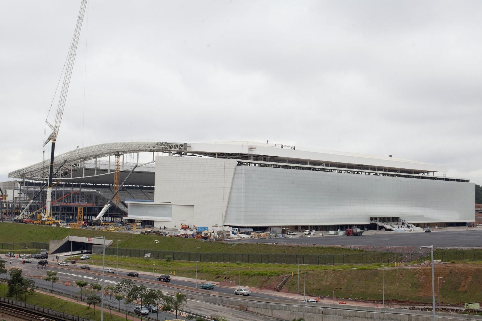 Corinthians recibe llaves del estadio inaugural - Fútbol - ABC Color