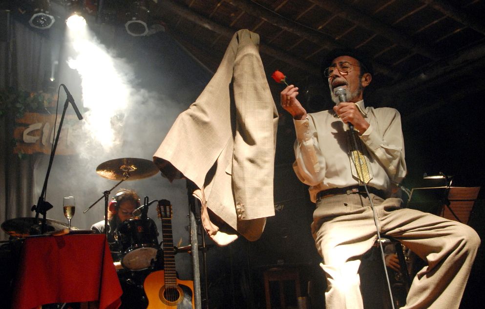 El cantante Manolo Galván falleció ayer en Argentina - Artes y ...