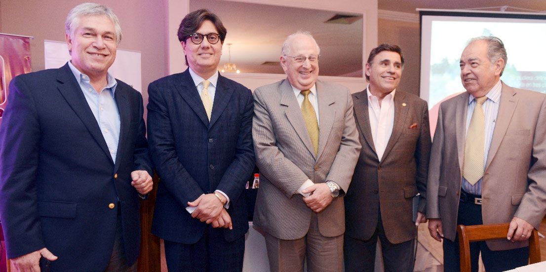 Almuerzo con el profesor Alejandro Ruelas-Gossi - Sociales - ABC Color