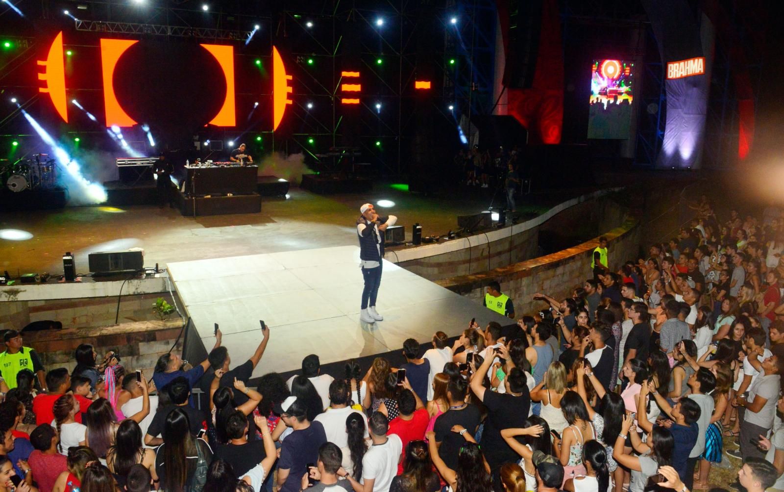 Show de reggaeton al ritmo de la noche - Sociales - ABC Color