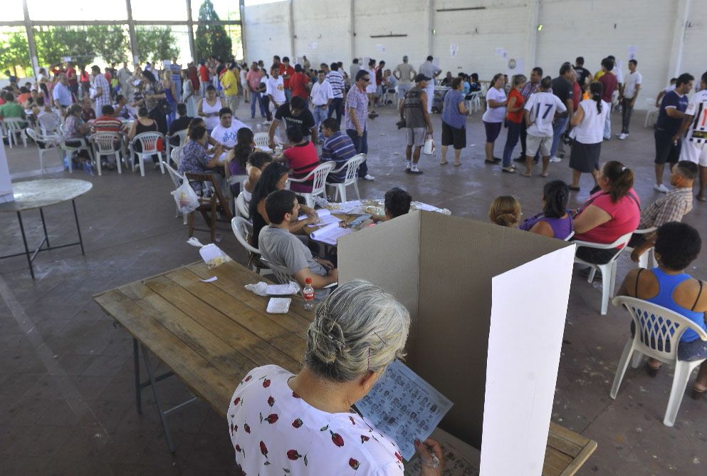 Los operadores venden paquetes de votantes y cada voto sale a G. 150. ...