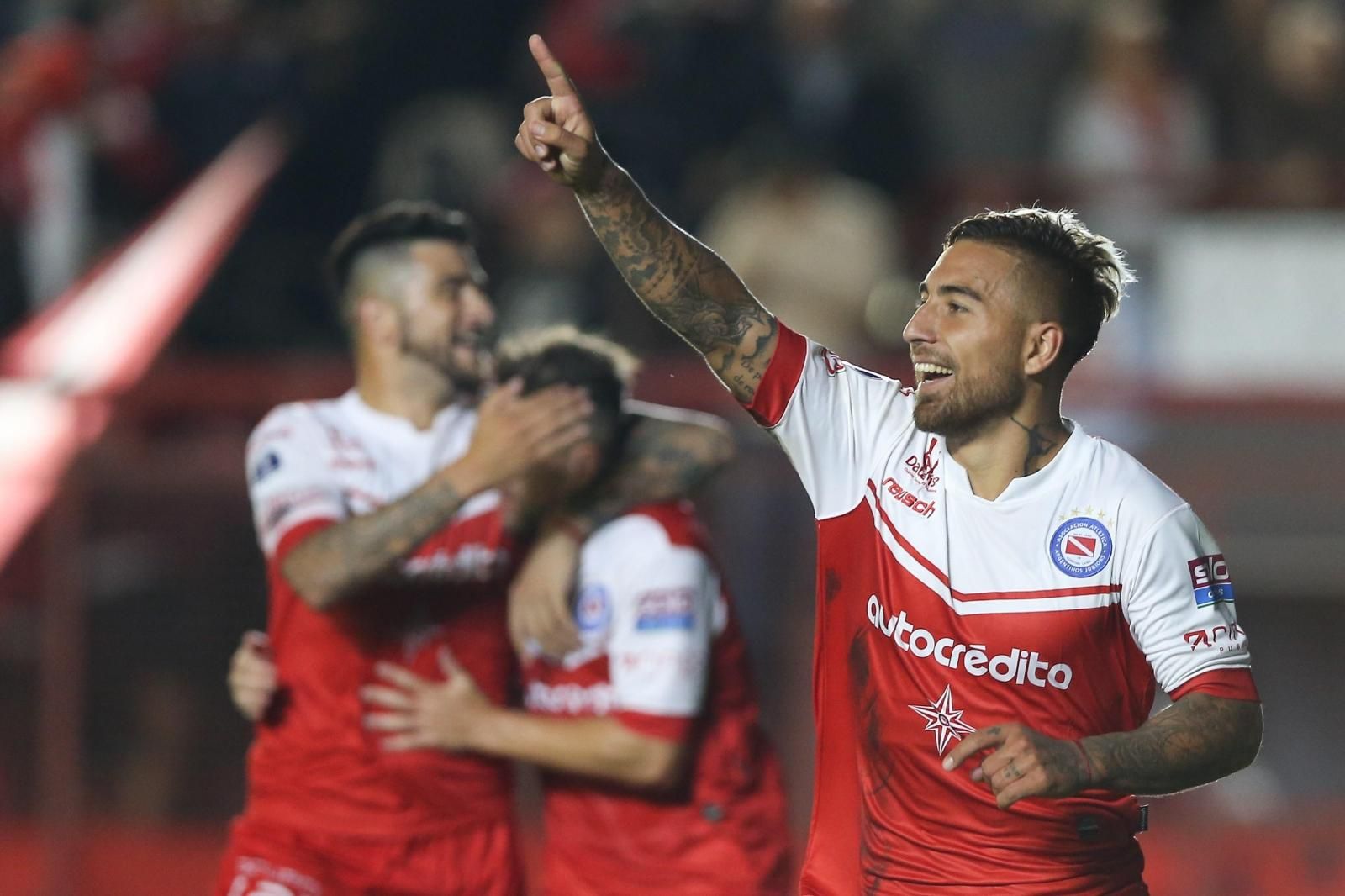 Argentinos se adelanta - Fútbol - ABC Color