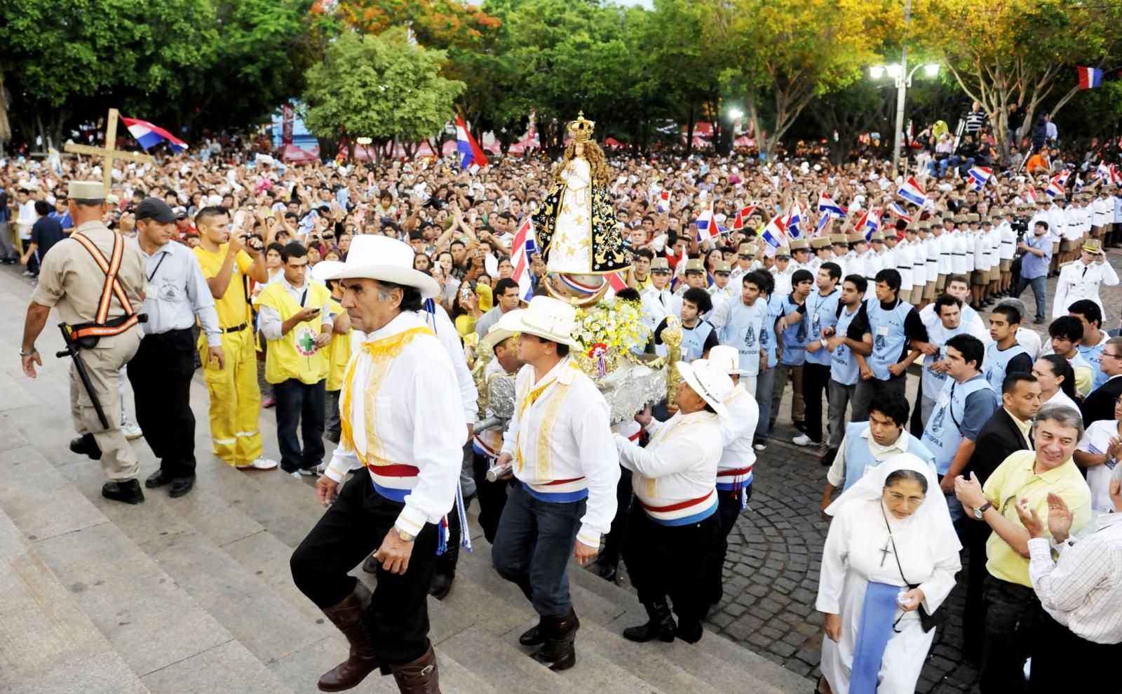 La Virgen de Caacupé convoca a sus seguidores a renovar su fe - Notas ...