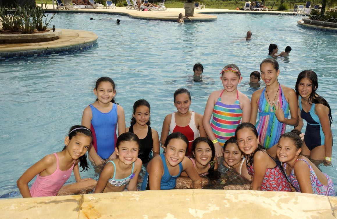 Bronceado, piscinas y diversión al calor de 40° - Sociales - ABC Color