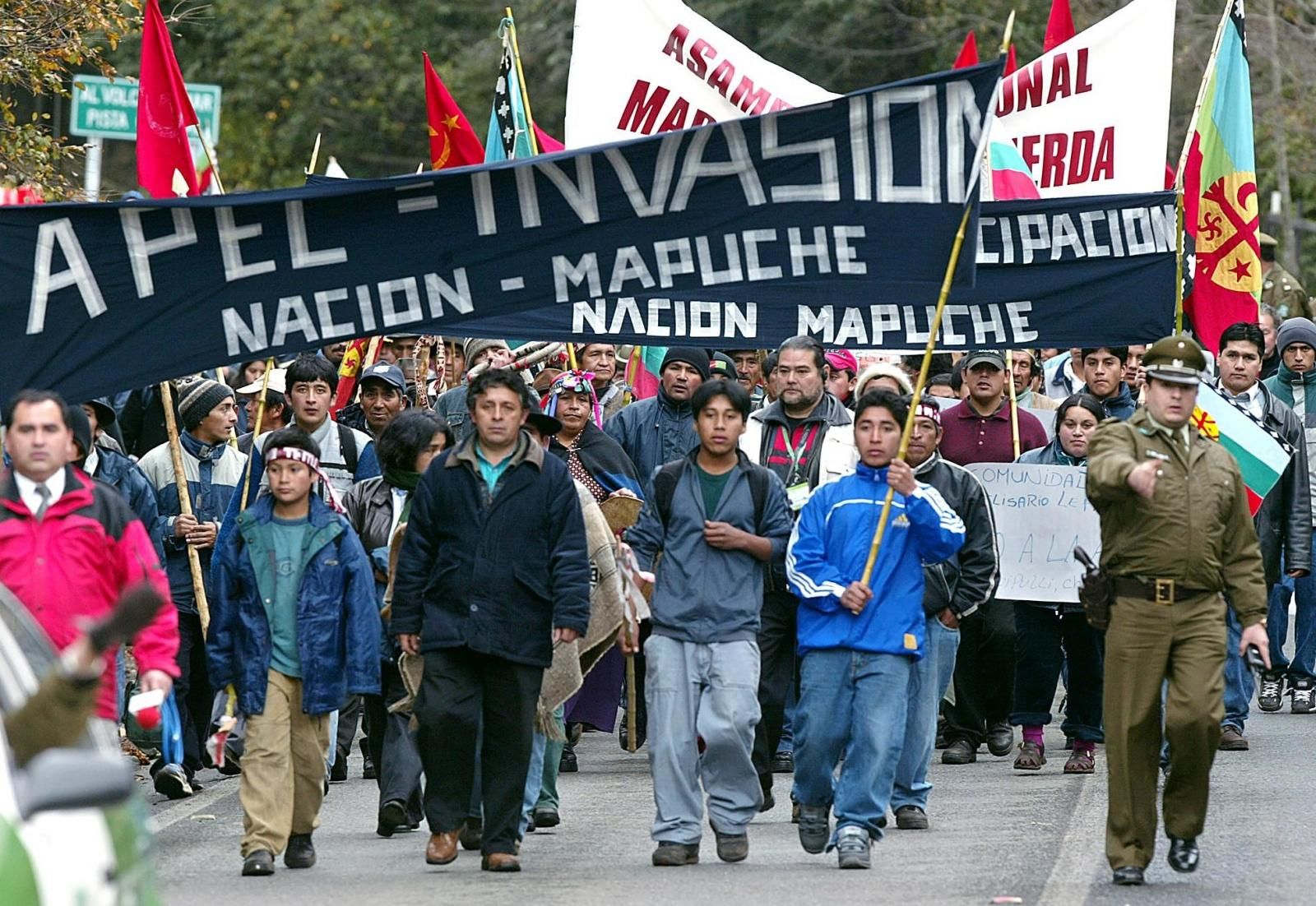 Protestas en Chile por muerte de mapuche terminan en graves ...