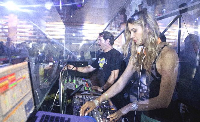 Velvet presentará a dos DJ - Weekend - ABC Color