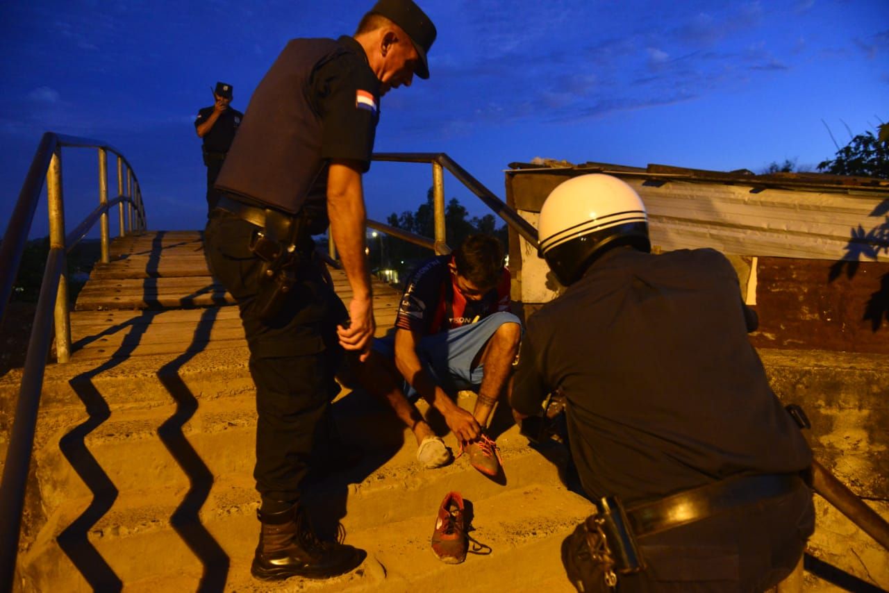 Redada policial en Bañado - Nacionales - ABC Color