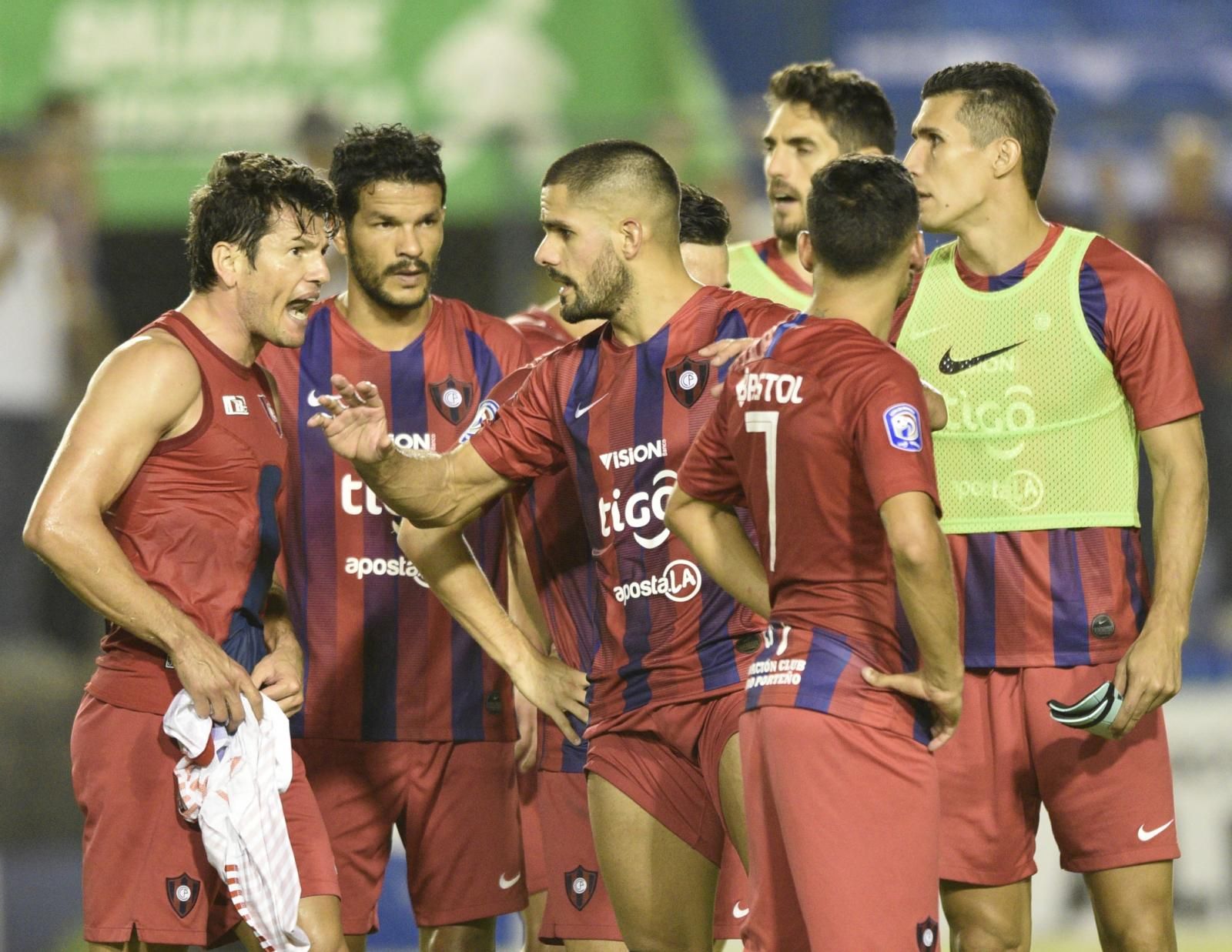 Tropezones del Ciclón y resta en el “Santo” - Deportes - ABC Color