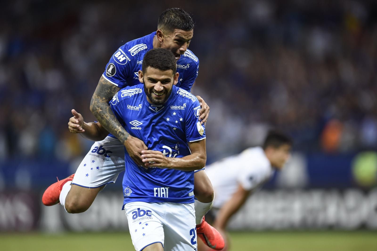 Cruzeiro cumple y es líder - Fútbol - ABC Color