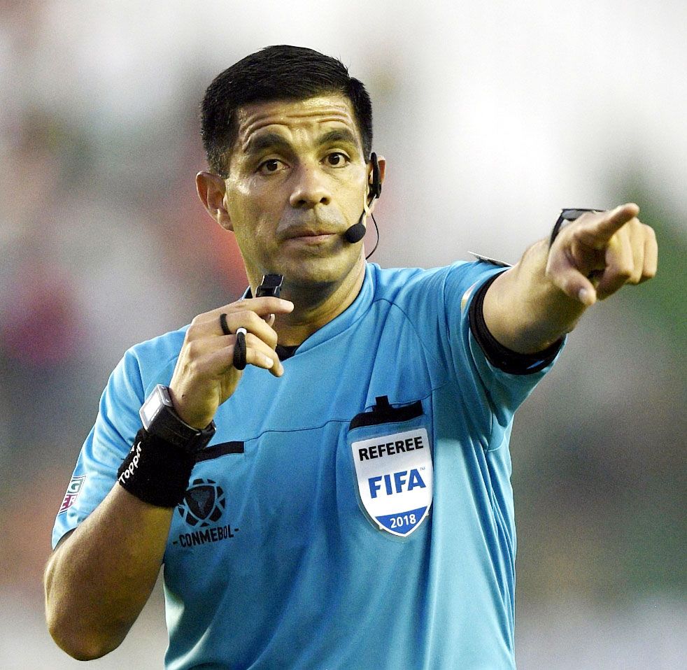 Enrique Cáceres, árbitro del clásico - Fútbol - ABC Color