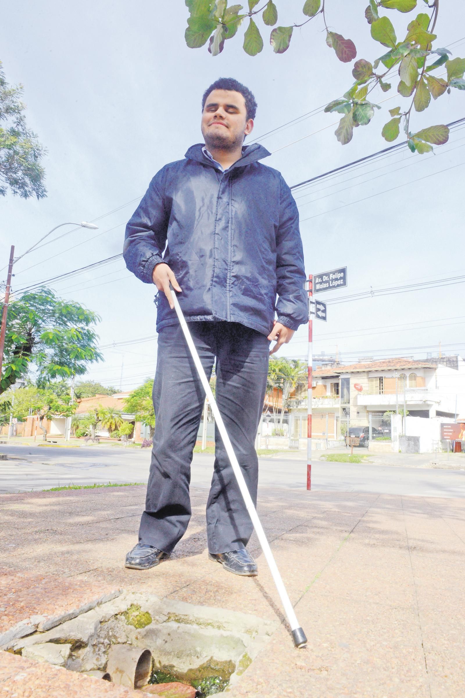 Asunción, ciega ante las necesidades de discapacitados visuales ...