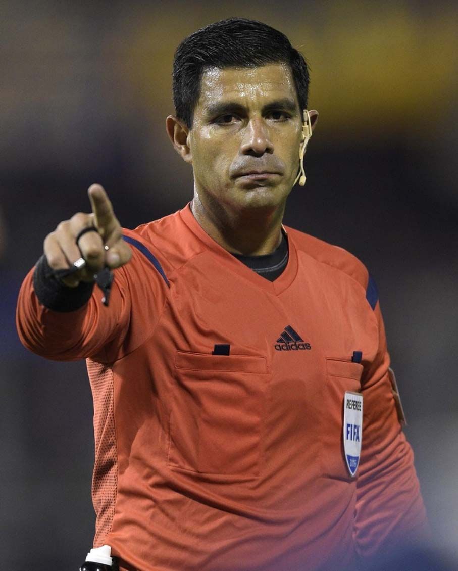 Enrique Cáceres, entre los elegidos para arbitrar - Fútbol - ABC Color