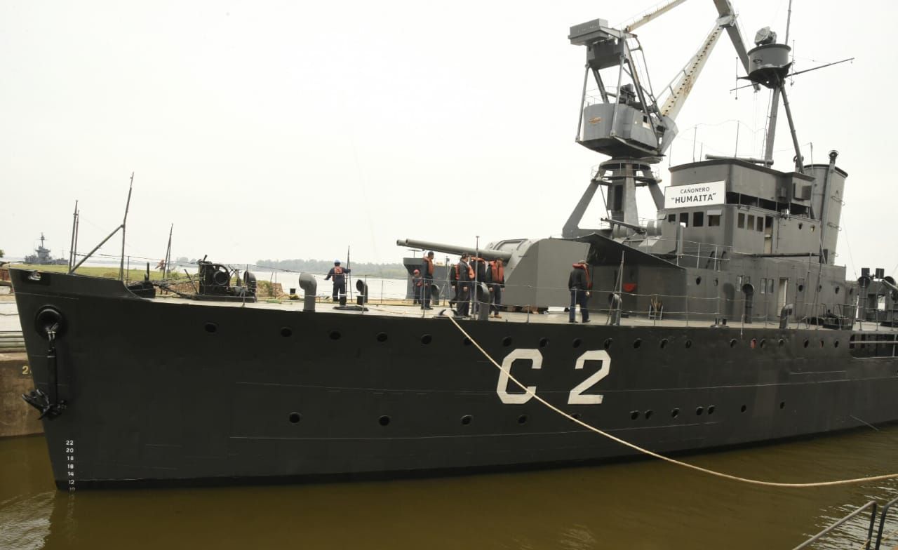 El cañonero Humaitá vuelve al río tras reparaciones - Galerías de ...