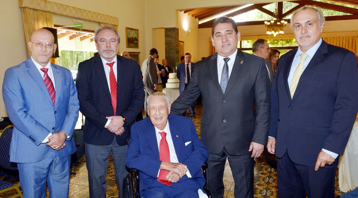 Homenaje a socios fundadores del Club Centenario - Sociales - ABC Color