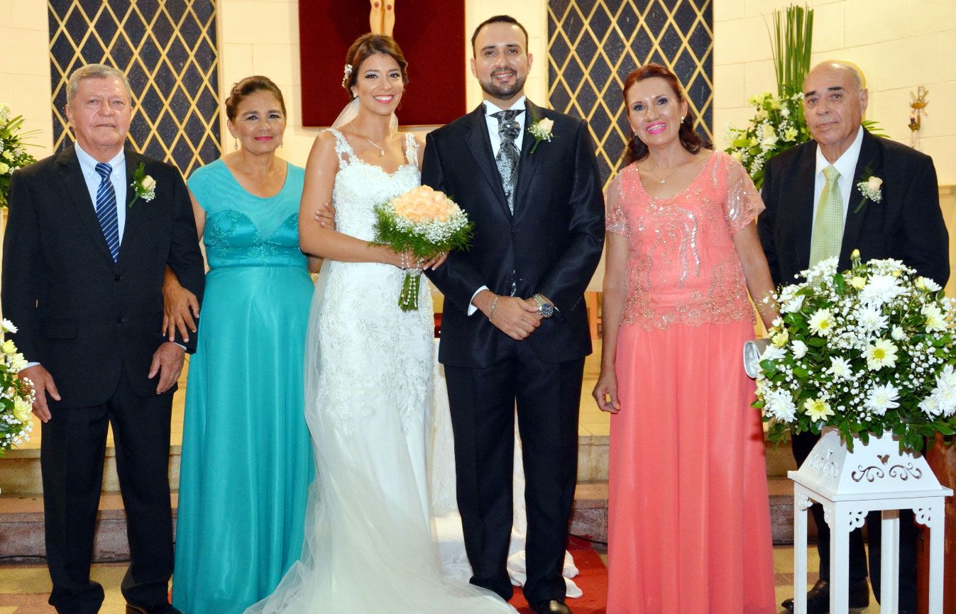 Ángela González y Carlos Cazzola - Sociales - ABC Color