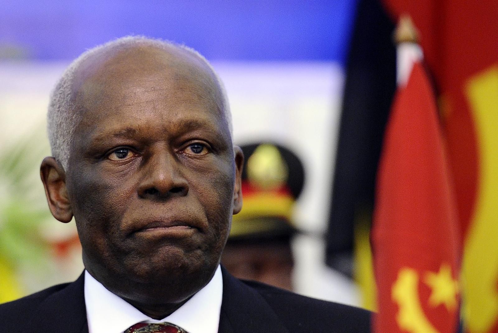 Presidente de Angola decide irse tras 38 años en el poder - Mundo - ABC ...