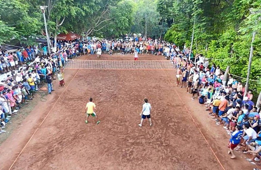 El piki vóley, “actividad pagana” que forma parte de la diversión de ...