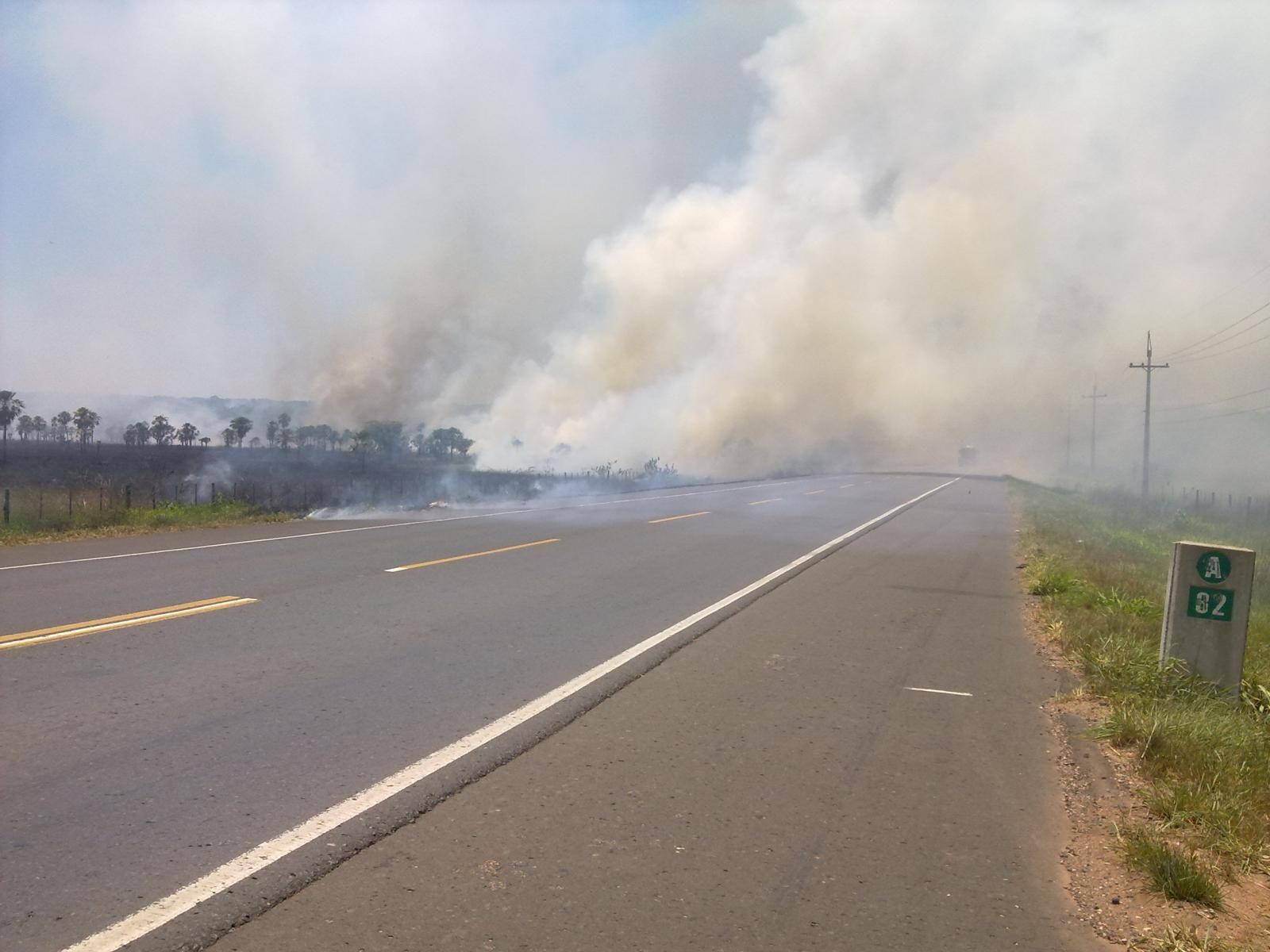 Queman campos y generan peligro en rutas - Nacionales - ABC Color