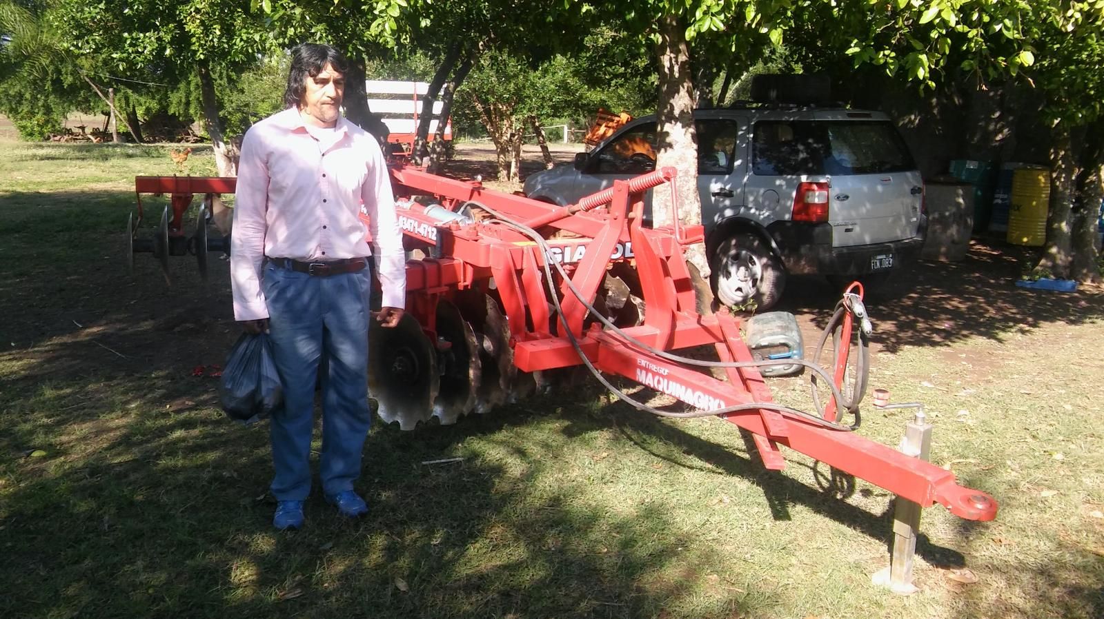 Entrega de tractor con rastra de discos a Asociación de pequeños ...