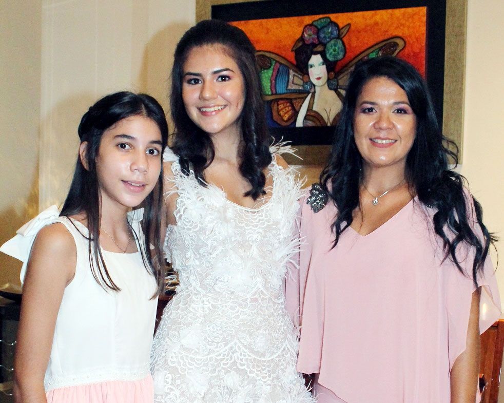 MARÍA VICTORIA PENNER - Sociales - ABC Color