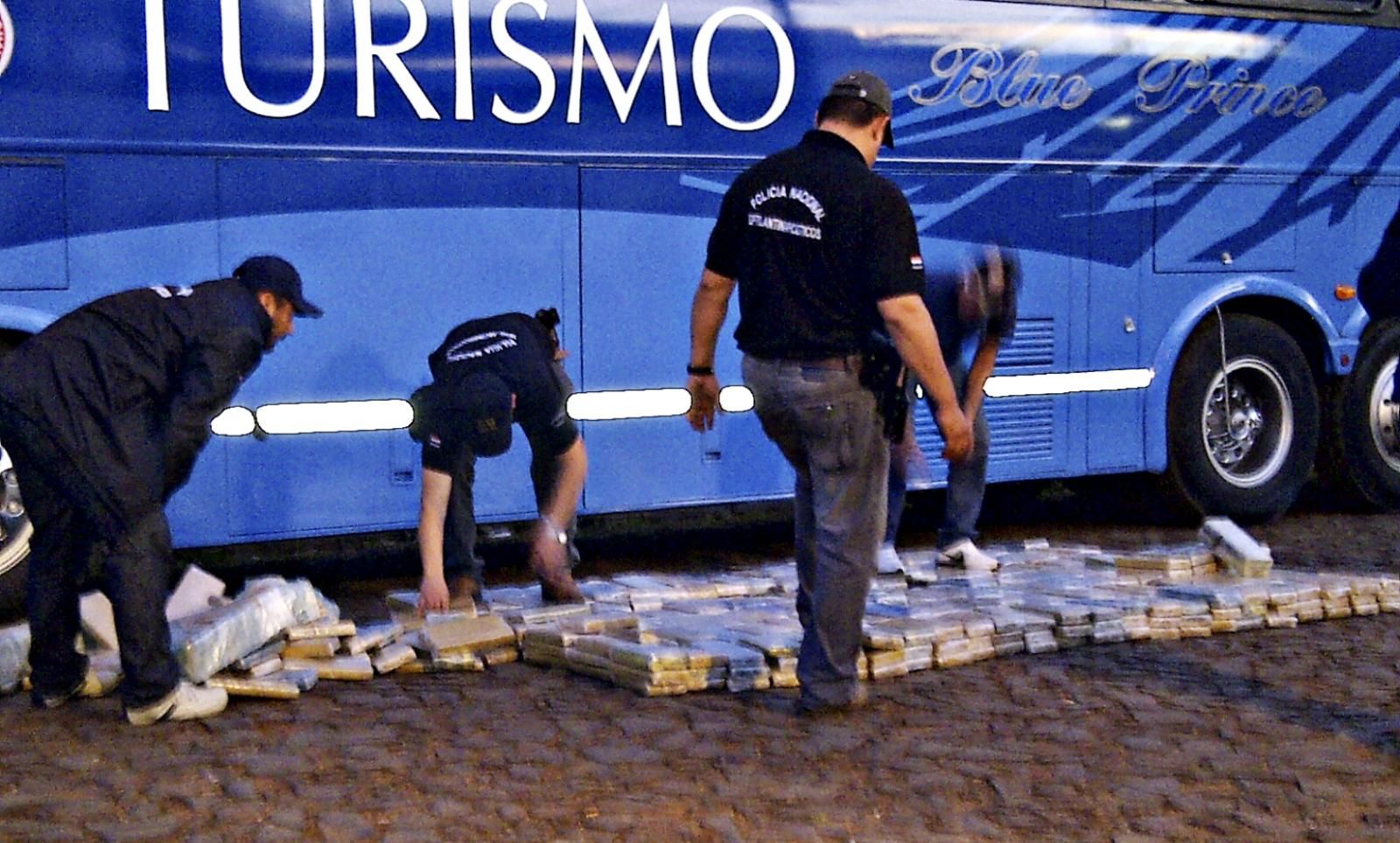 Caen narcos que transportaban 607 kilos de marihuana en bus de turismo - Judiciales - ABC Color