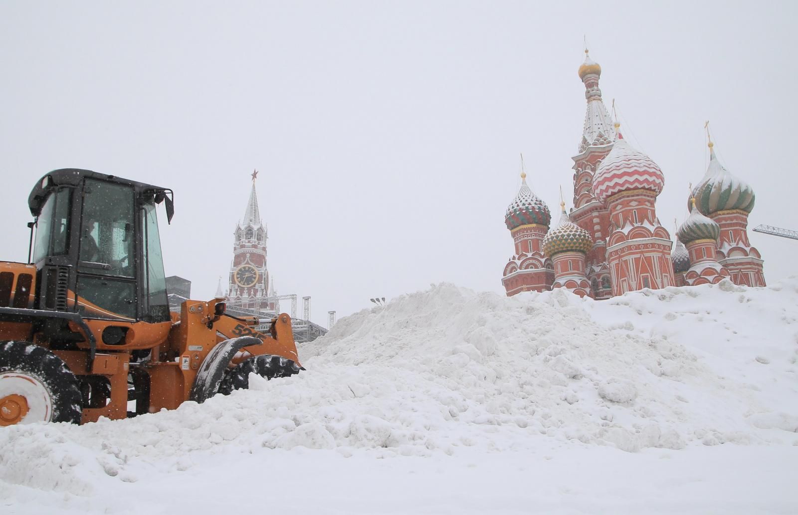 La “nevada del siglo” sepulta Moscú bajo medio metro de nieve ...