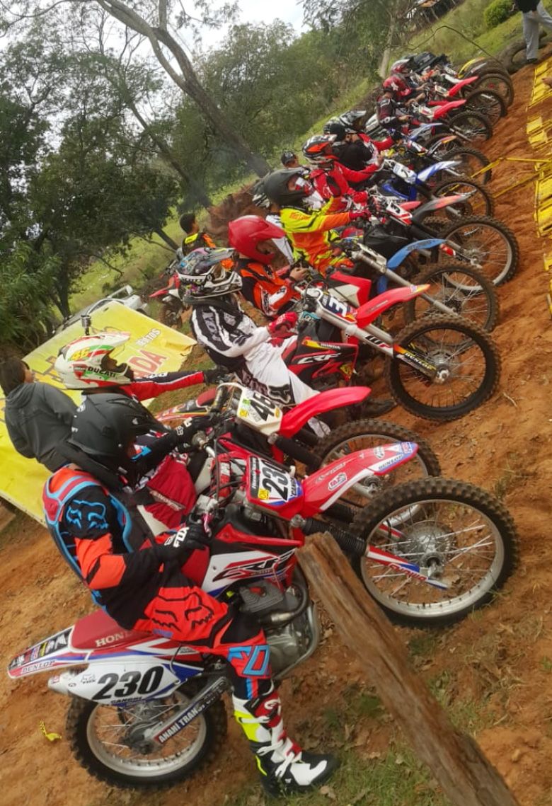 Emocionante campeonato de motocross - Centinela - ABC Color