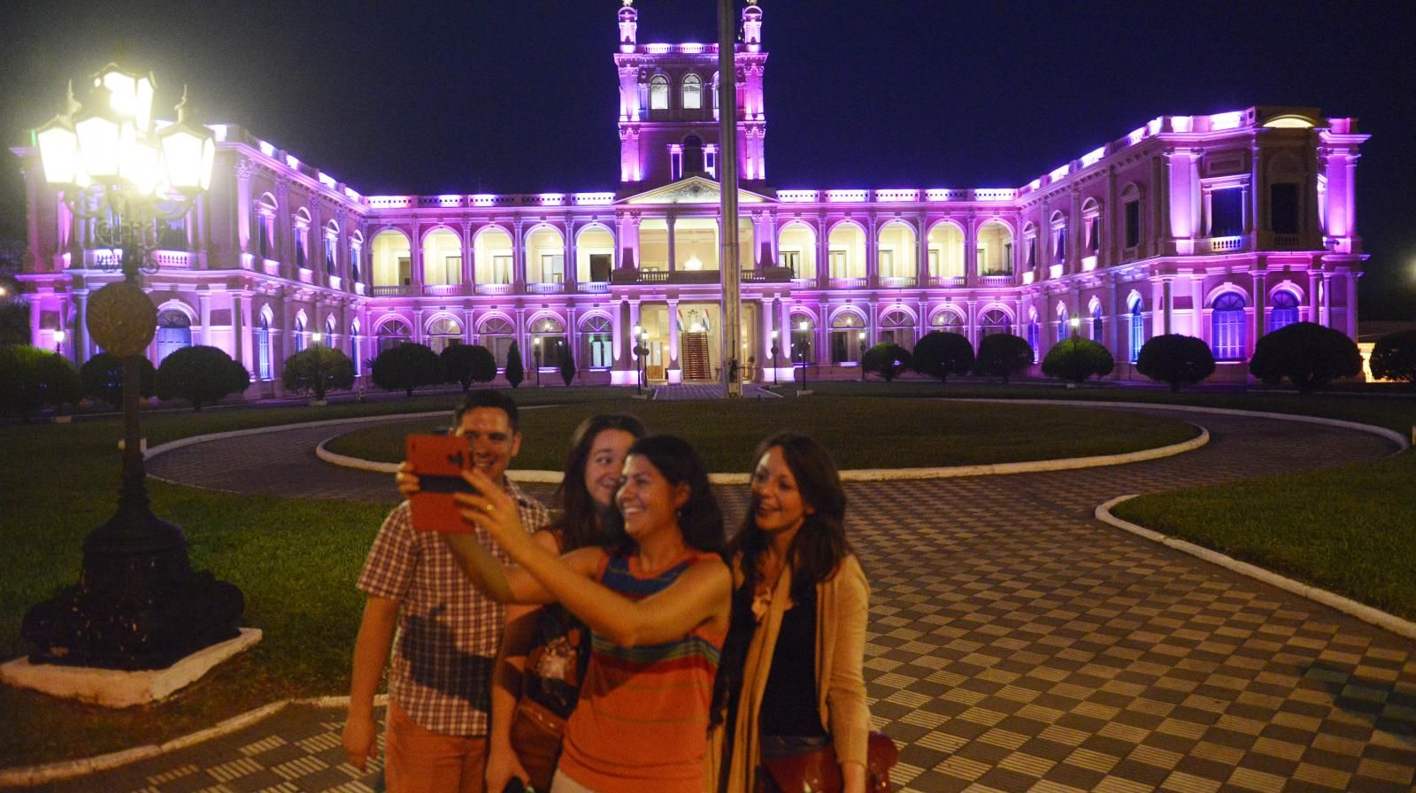 El Palacio se viste de rosa - Nacionales - ABC Color