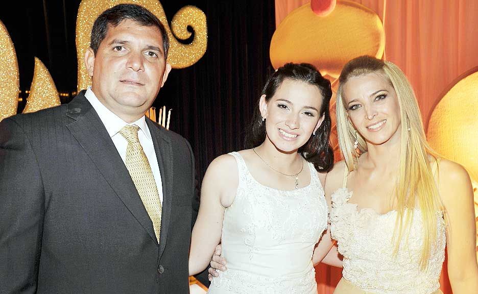 MARÍA ALEXANDRA PERRONE - Sociales - ABC Color