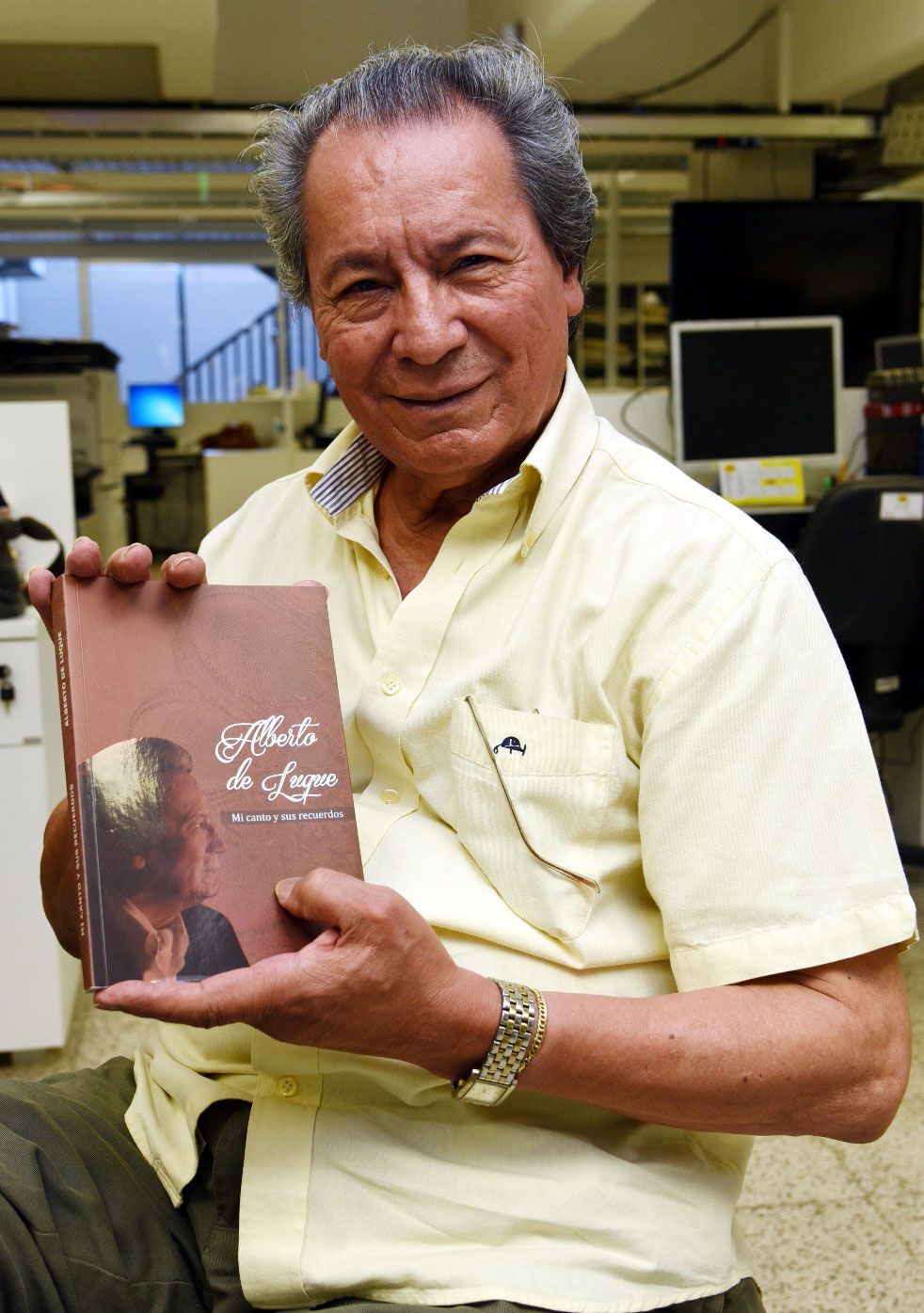 Alberto de Luque lanza libro de canto y memoria - Artes y Espectáculos ...