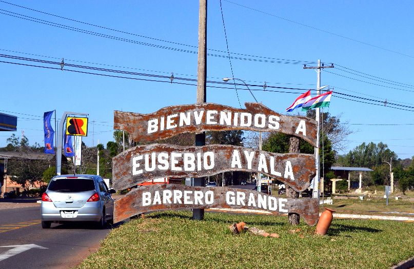 Eusebio Ayala recuerda triple acontecimiento - Centinela - ABC Color