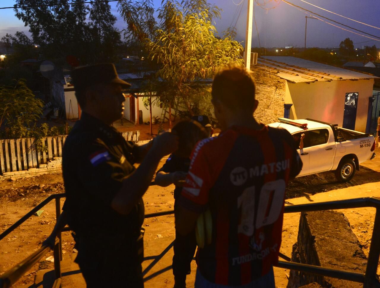 Redada policial en Bañado - Nacionales - ABC Color