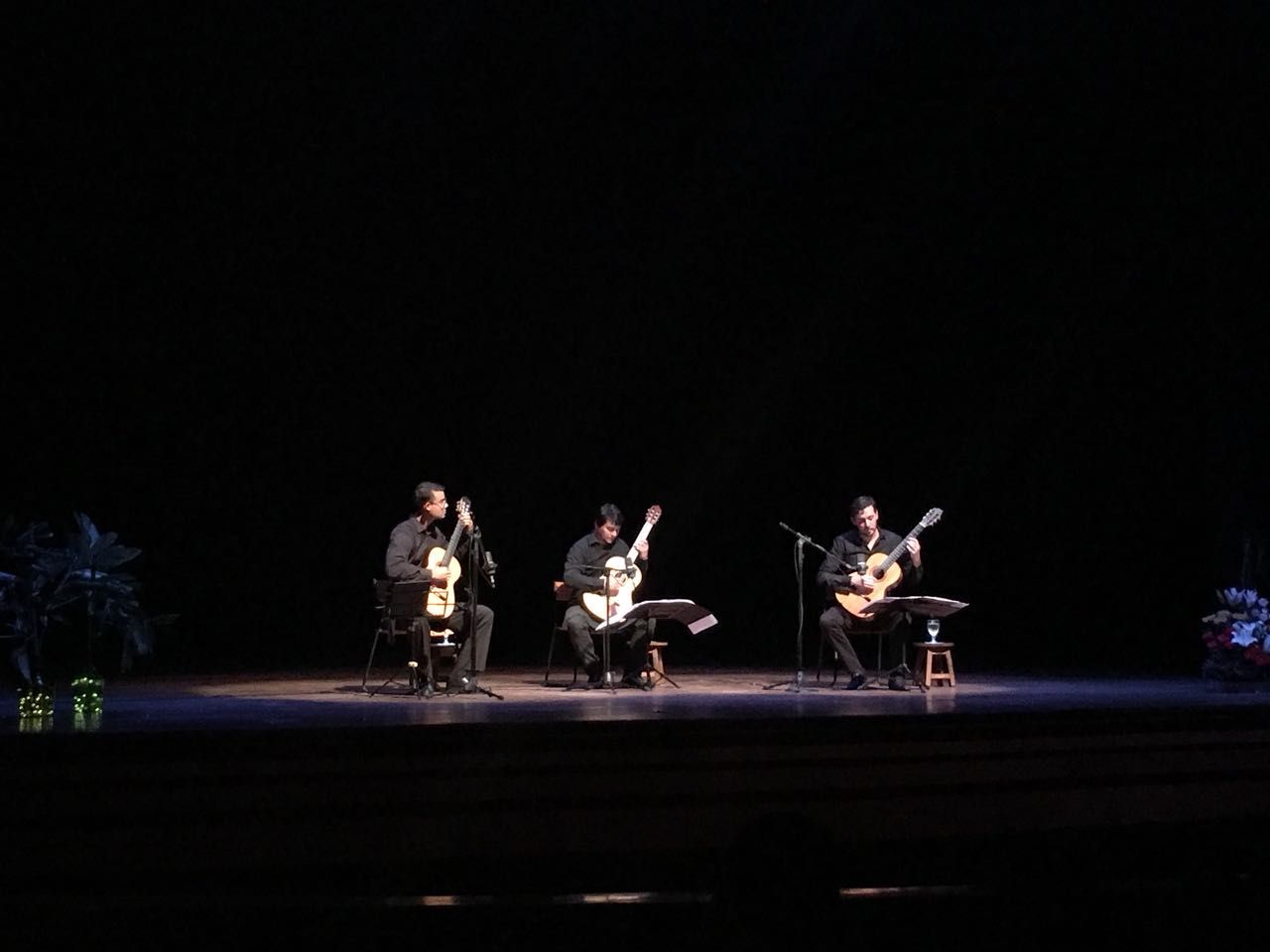 Mbaraka Trío se presentó en el Teatro Municipal - Música - ABC Color