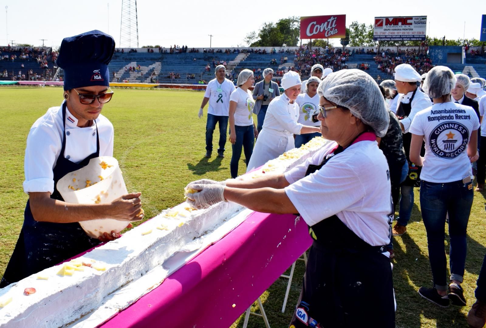 Torta de 500 metros en el Récord Guinness - Interior - ABC Color