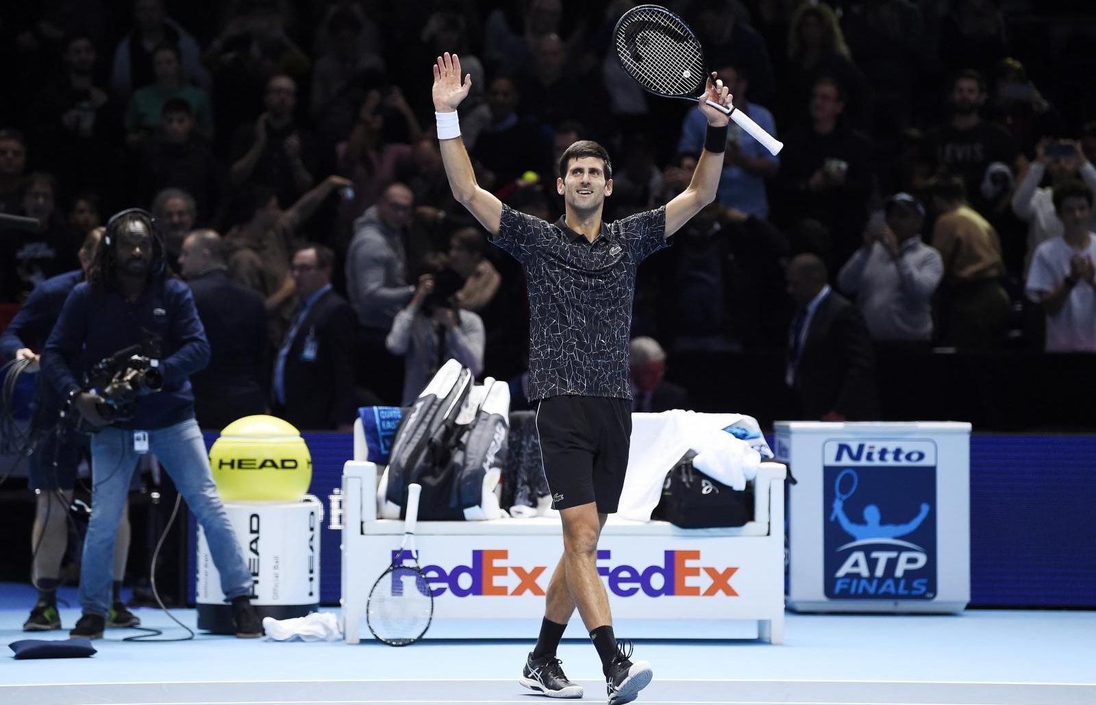 Djokovic vence a Cilic y acaba invicto - Tenis - ABC Color Djokovic vence a Cilic y acaba invicto - Tenis - ABC Color