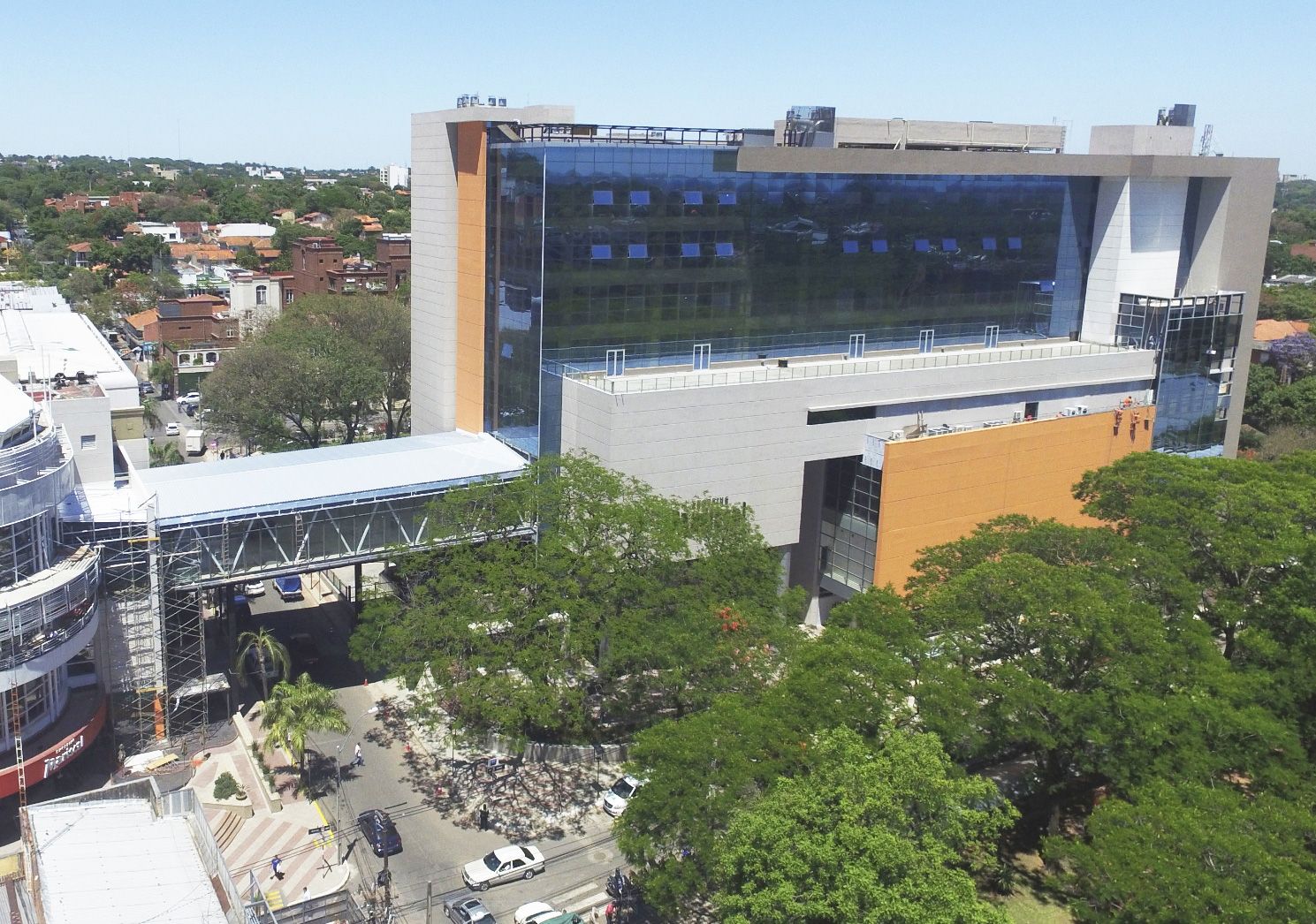 Atlas Center ya arrendó el 50% de sus oficinas - Economía - ABC Color